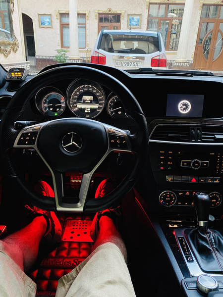 Продаю свою машину Mercedes Benz W204