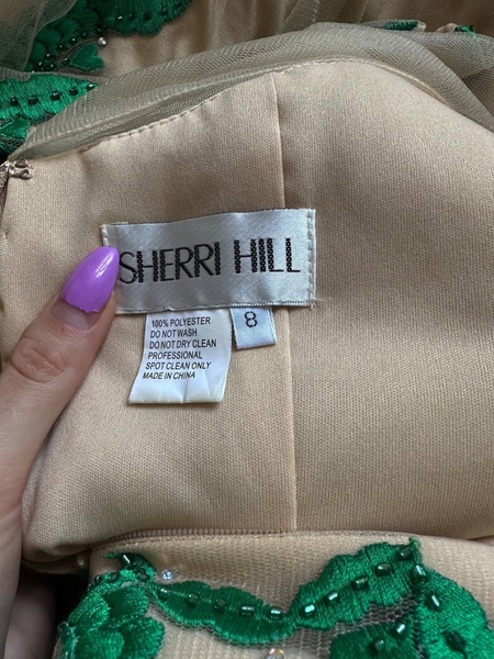 Вечернее платье от бренда Sherry Hill