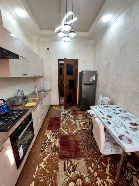 Ц2да янги домларда 2 хонали кв срочна ижарага 350$га берилади
