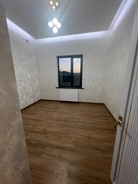 Nazarbek Tarnov 3 xona 1,5 sotik