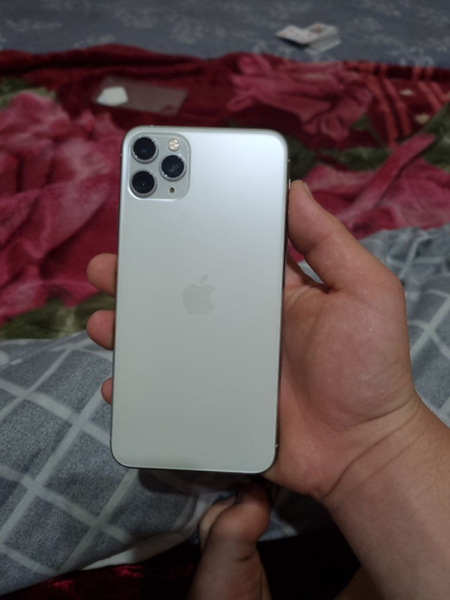 Iphone 11 pro max  sotiladi