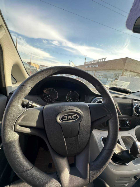 Jac M3 Minibuss sotuvda
