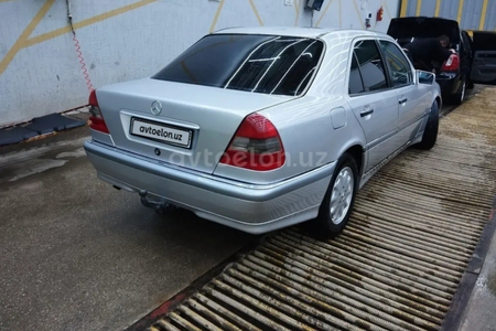 Mercedes benz c 180 W 202