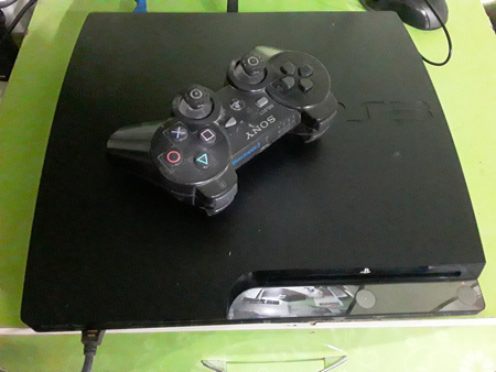 PlayStation3 slim sotiladi 320gb