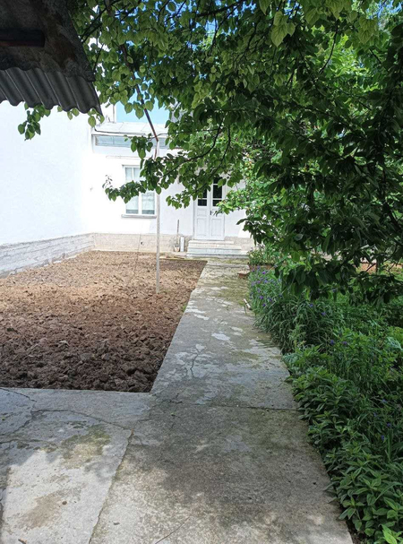 Абдулла Кахара дом 3 комн , 3 сотки