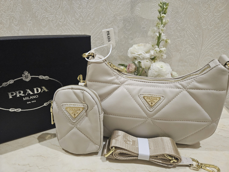 Сумка Prada новая, оригинал. Отличный подарок на новый год.
