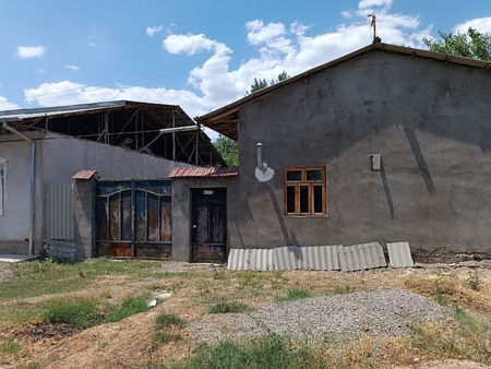 Uy sotiladi 12sotix yangiyolda m39 bitonkada