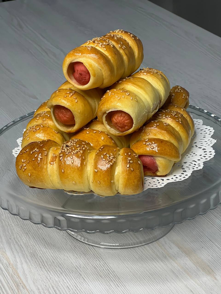 Выпечка, салаты, булочки, торты, полуфабрикаты