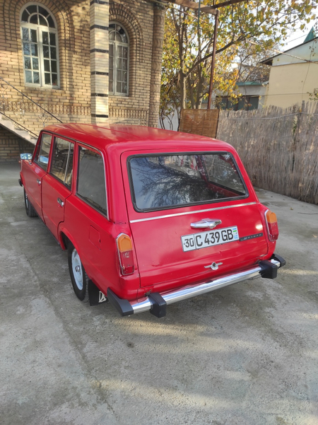 Vaz 2102 sotiladi