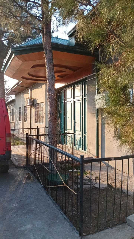 Hovli joy sotiladi
