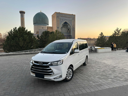 JAC M4 miniven 9 kishilik B kategorida Comfort