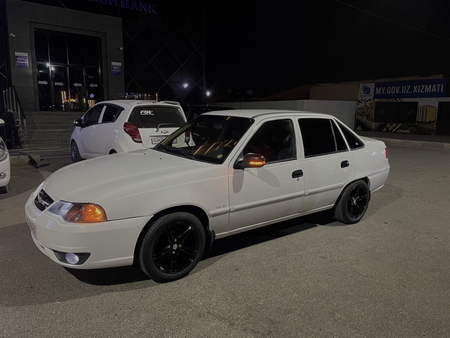 Продам Nexia 2 1.5 SOHC Диски R15 Vossen. Торг у капота.