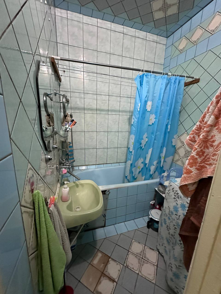 Продаётся 4 комнатная квартира на 3 этаже на Карасу 1.
