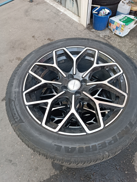 Lamborghini model R 17 4/100 xolati ortacha aybi yo obmenam bor