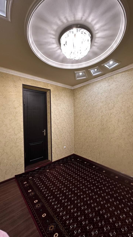 Eco bozor oldida qizlarga kv bor
