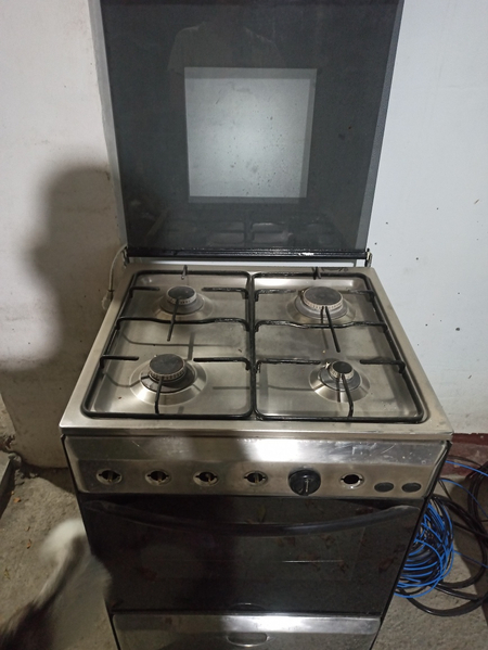 Газовая плита с духовкой