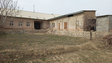 6 sotix 5xonali qulay sharoitlarga ega uchastka sotiladi