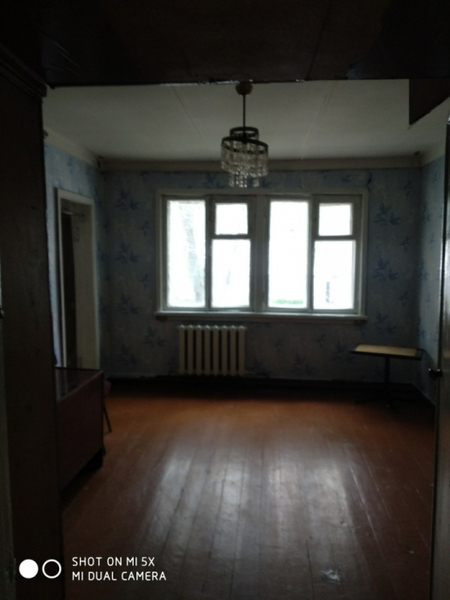 Продам спутник3 2ком 1этаж 2этажки дерево среднее состояние