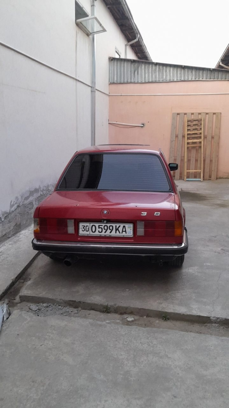 BMW E 30 KUPE 1987
