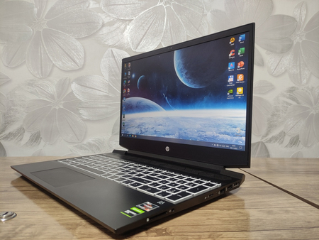 HP Pavillion Gaming Laptop 15-ec