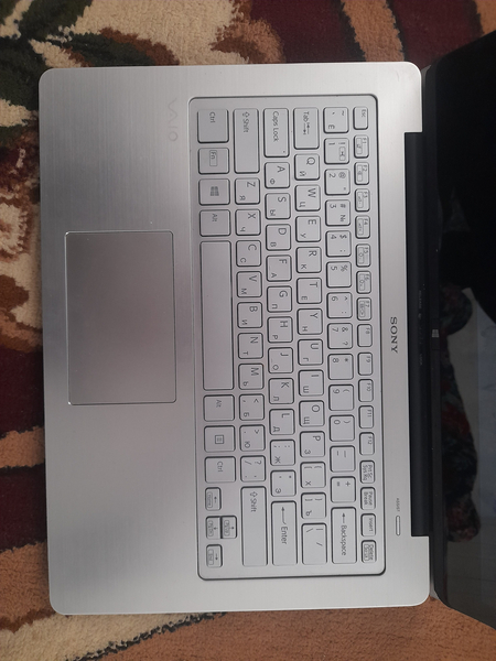 Notebook SONY, сенсорный дисплей. 4х ядерный процессор  i3.