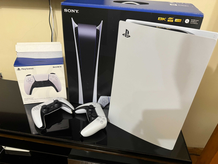 PlayStation 5 Digital Edition + 8 игр и джойстик