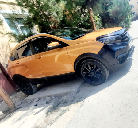 Xray Cross  Lada