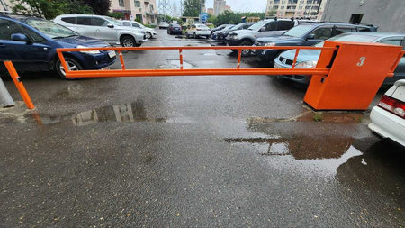 Антивандальный откатной шлагбаум