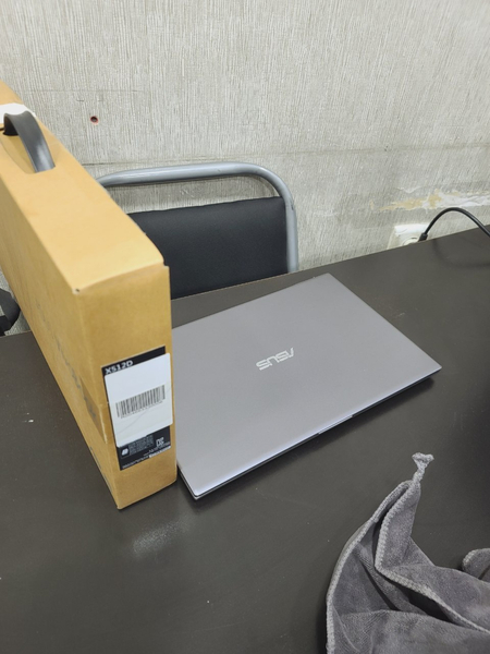 Asus Vivobook with Touch Id