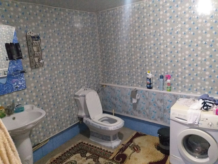 Xovli sotiladi Qarshi shaxar Orzu bozor oldida xamma sharoitga ega .