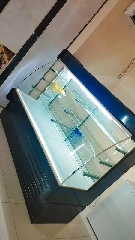 Vitrina xaladelnik