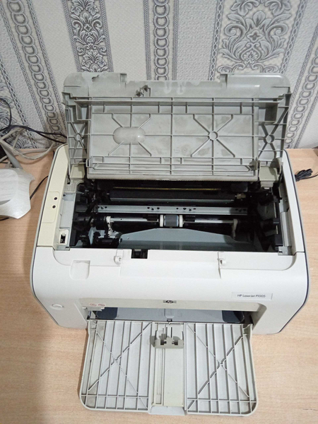 Принтер HP Laserjet P1005 в отличном состоянии.