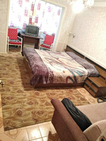 Продается 2 комнатная квартира , на 1 этаже . Ор.р : ОВИР