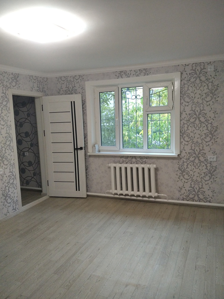 Продам спутник2 1х2 ком 1этаж 2этажки с ремонтом возле метро 5станции