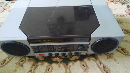 Видео кассетный и DVD player и пластинный апарат за все 400 тыяч