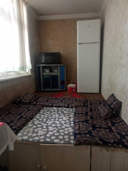 Uy sotiladi 1-qavat, 1 xona(2 xona qilingan) Olimpiya