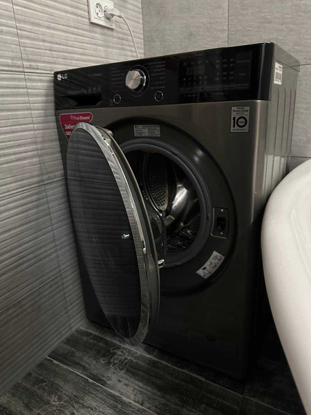ПРОДАМ LG F2J9HS2S Стиральная машина (7кг/TrueSteam/TurboWash/ThinQ).