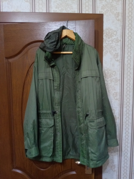 Продам весна осень ветровки.