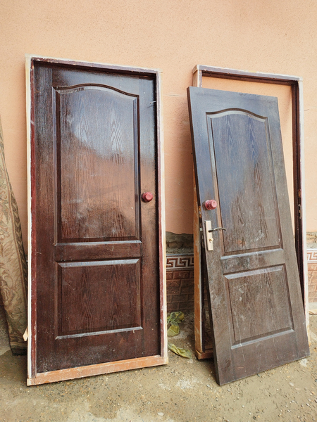 Eshik mdf yaxshi xolatda
