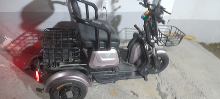 Skuter elektroniy