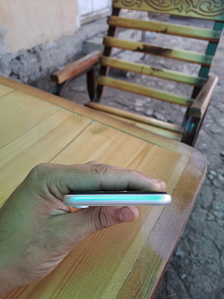 Iphone xr 128gb 79%yomks holati ideal