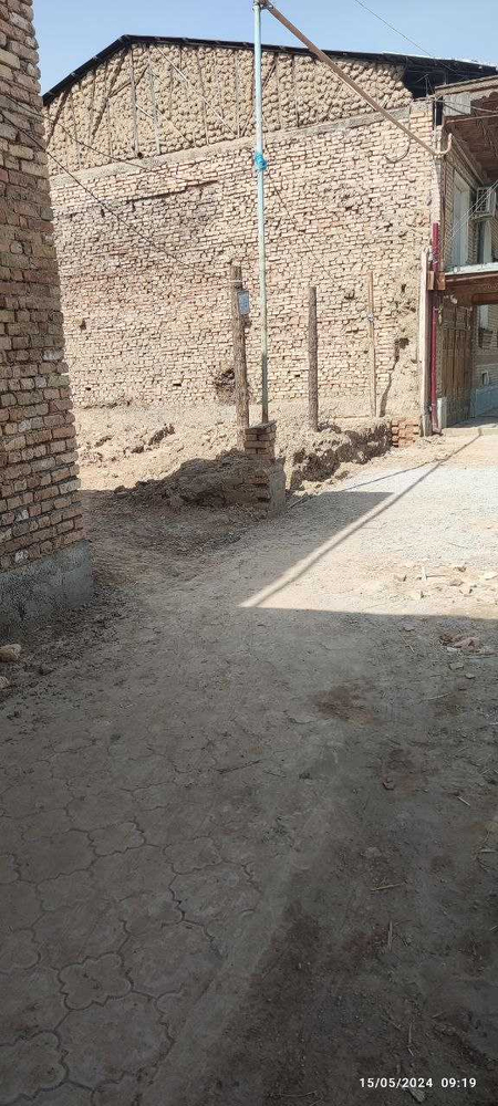 Uch qaxramon postidan 3 km kirganda Guliston mahalada yer sotiladi