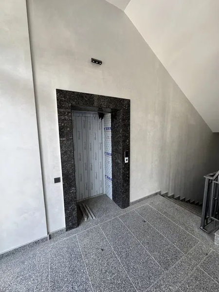 Аренда здание 1750 кв.м., вдоль дороги. ул. Шота Руставели