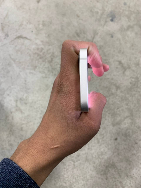 IPHONE 12 mini sotiladi