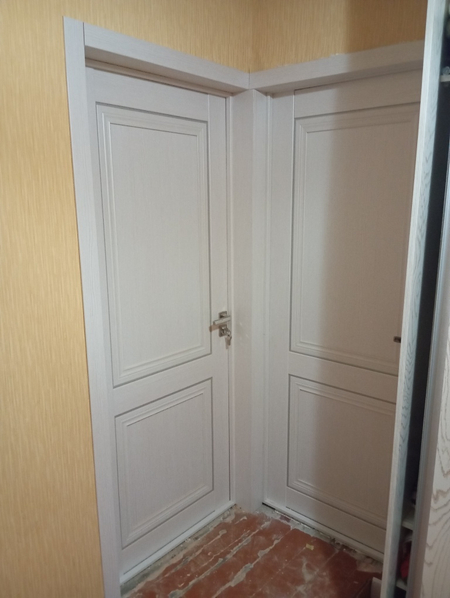 Установка дверей и плинтуса