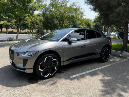 Jaguar Land Rover-Ягуар ай пейс, 2018 года. Блэк эдишен.