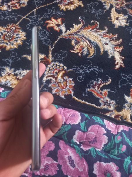 Galaxy S105G  holati toza aybi yoq