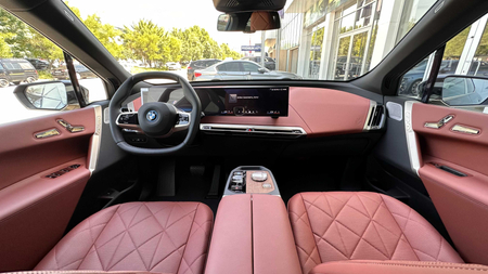 Продам новый BMW iX xDrive40i с гаранией 8 лет+счёт справка+подарок