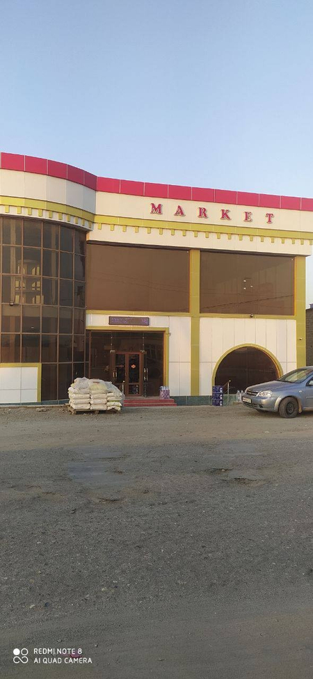 Mo'jaz market bino stiladi