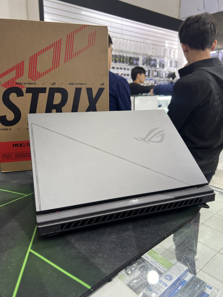 Мощны Ноутбук Asus Rog Strix I9-13980H SSD 1TB ОЗУ 16GB RTX 4060 6GB
